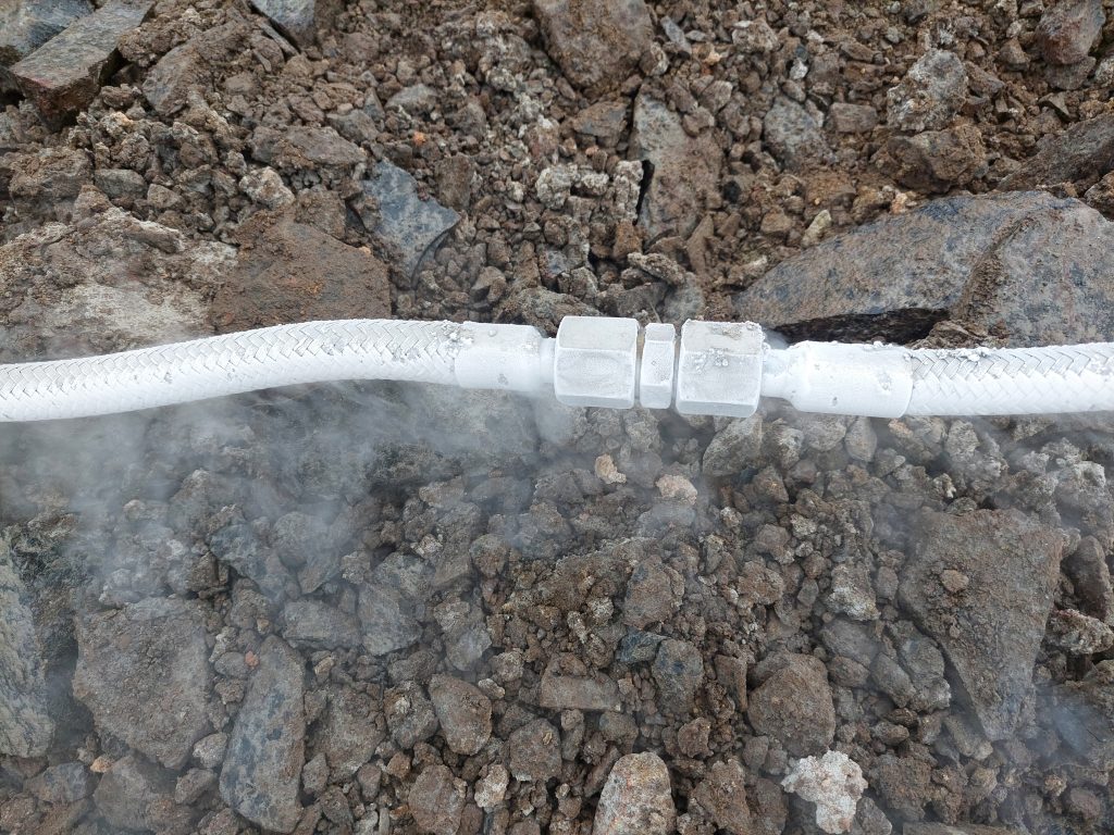 Foto Pemberaian Batuan dengan O2 Splitter - Indoshe Cares